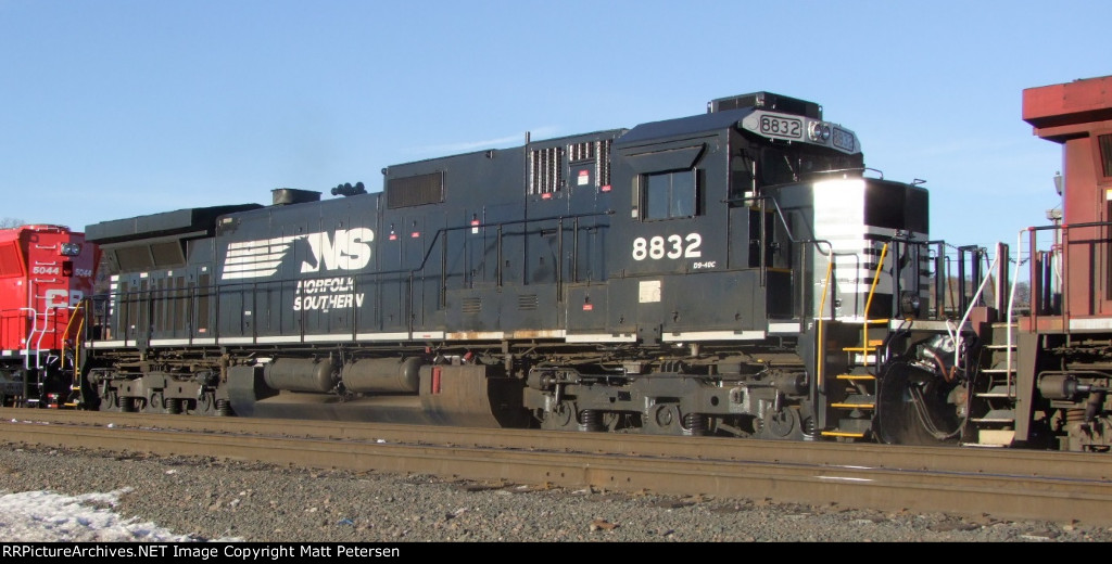NS 8832